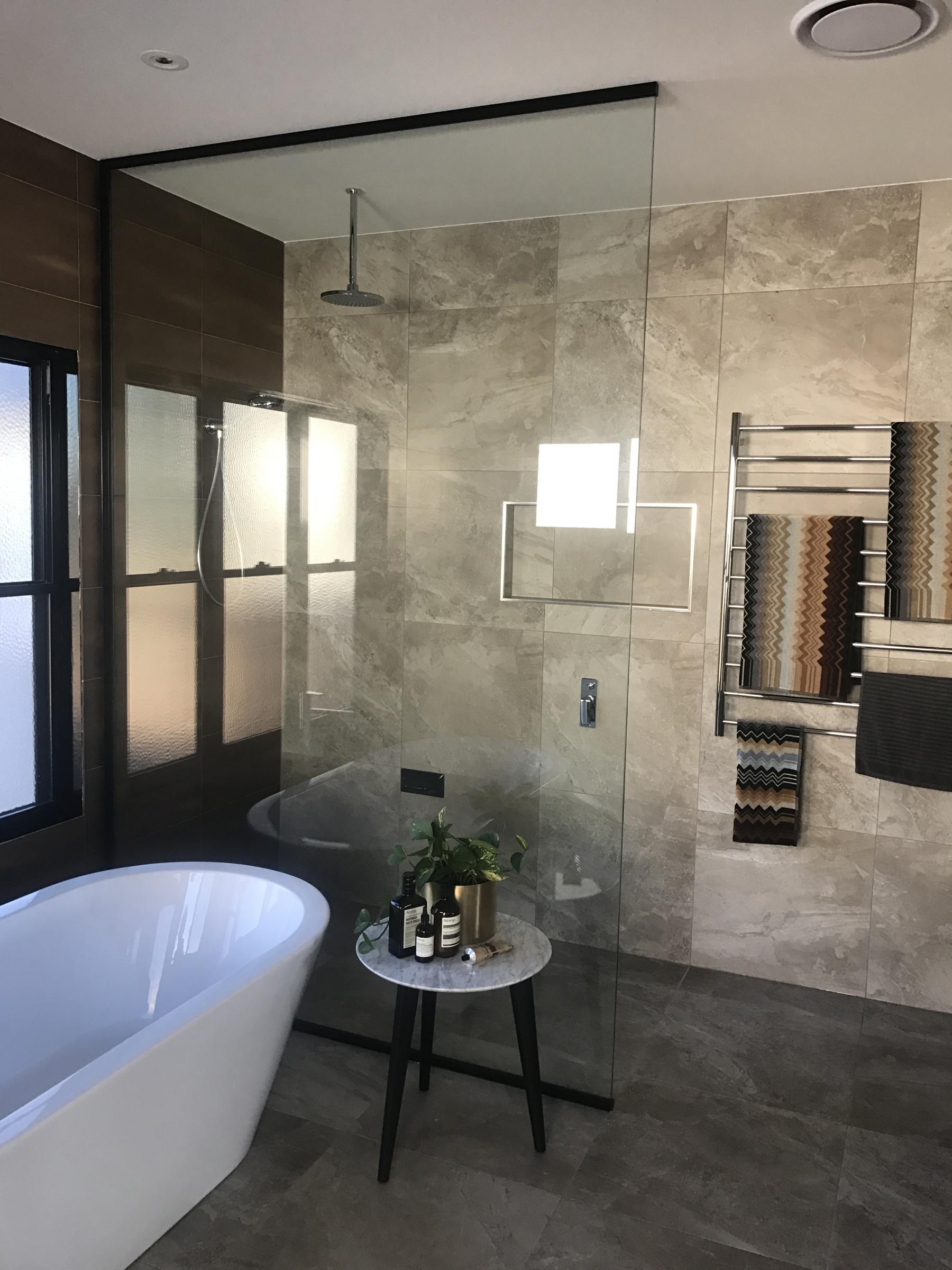 Speedie Glass | Residential & Commercial Glass Services